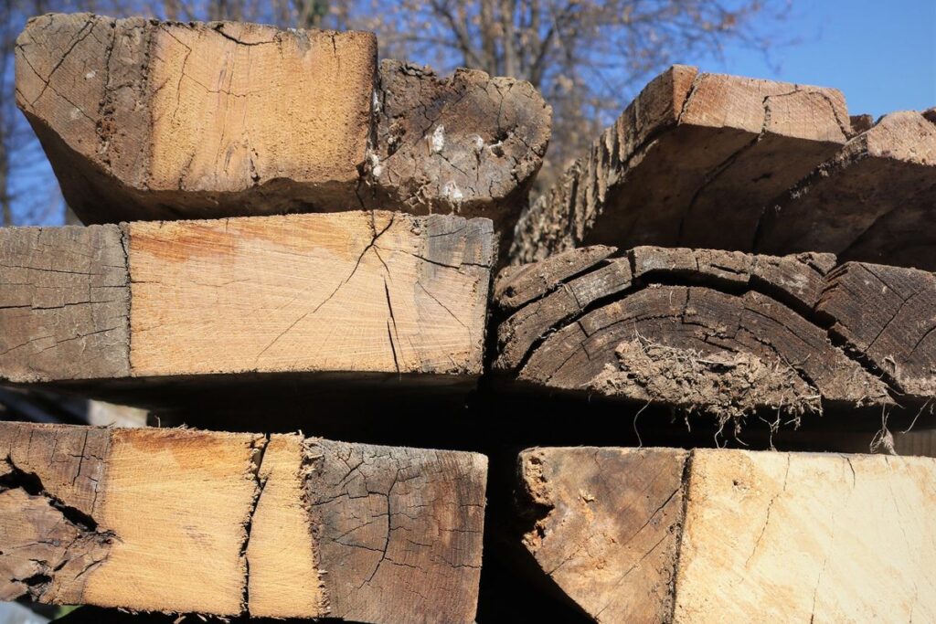 Natural old wood raw materials - LUX LES Dom Dekor